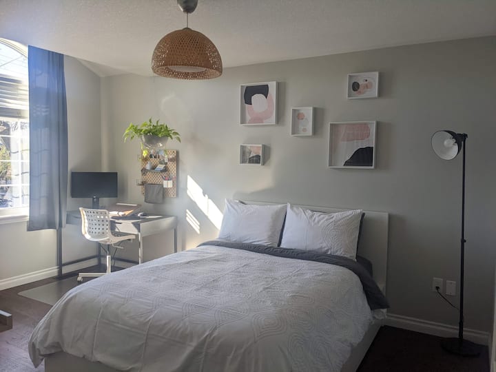 Cozy B-room With Private Bathroom In Dt Burlington - Burlington