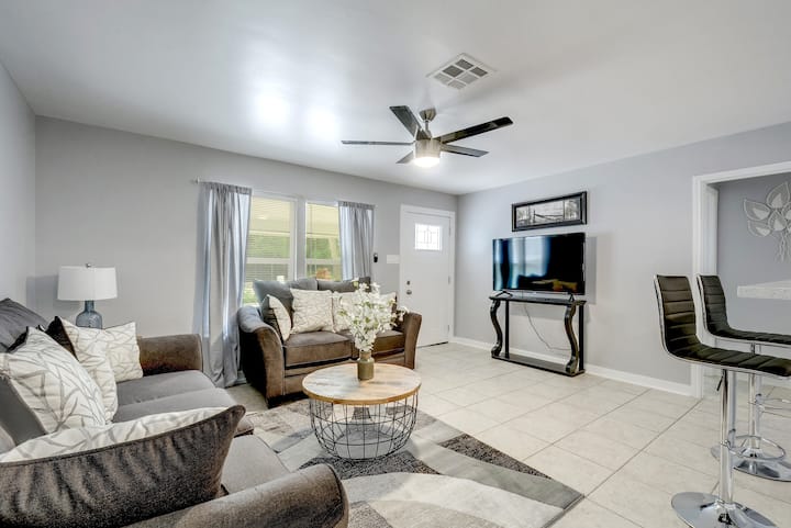 Secluded 4-bedroom Home In Austin Near Abia & Cota - Austin, TX