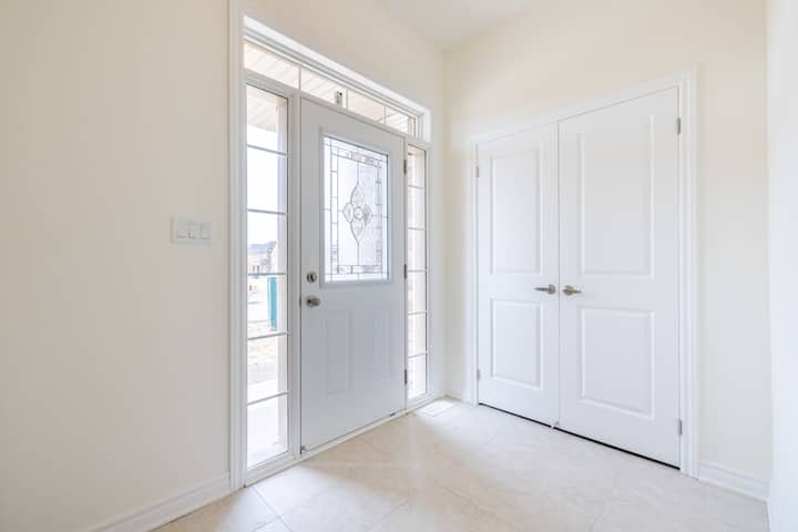 Executive Brand New 4 Bed 4 Bath House - Tillsonburg