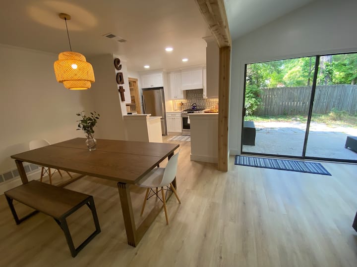 Enjoy This Beautiful Roswell Home - Roswell, GA