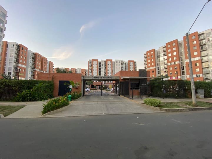 Lovely 3-bedroom Rental Unit With Pool - Cali