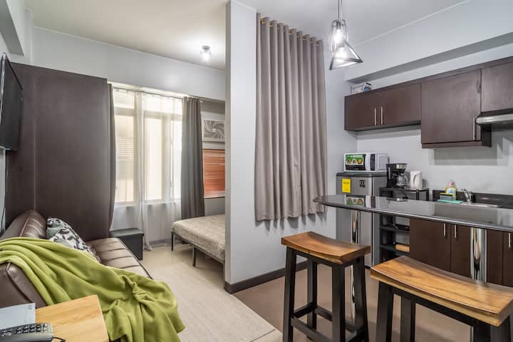 Central Suite W/ Fast Wi-fi @ Mckinley Hill Bgc - Taguig