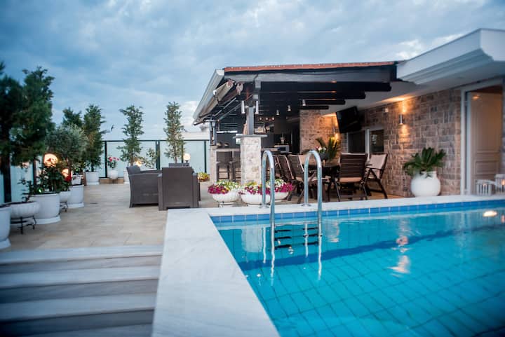 Luxury Penthouse With Private Pool - Превеза