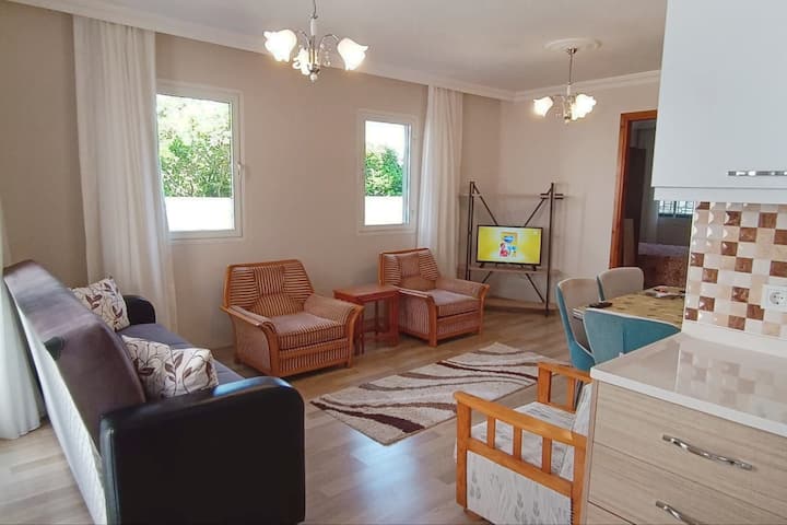 Lovely 2-bedroom Rental Unit In Cesme City Center - Çeşme