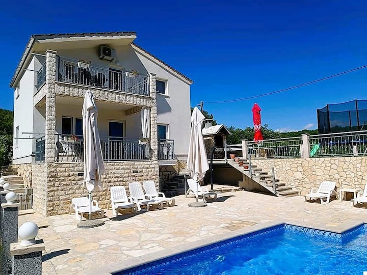 Spacious Holiday Home Mary With Private Pool - Makarska Riviera