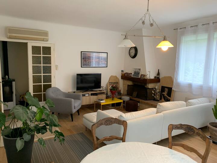 Belle Villa Située Sur Un Vaste Terrain Arboré - La Bouilladisse