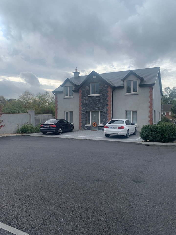 Modern Room Available For Irish Open, En Suite. - Kilkenny