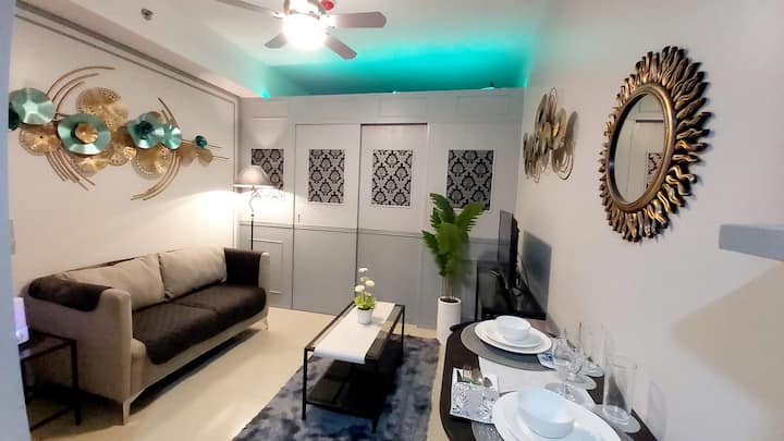 1bdr Quezon City Luxury Condo W/ Balcony, Parking - Quezon City