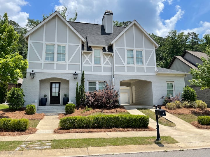 Four Bedroom Executive Home - Hoover