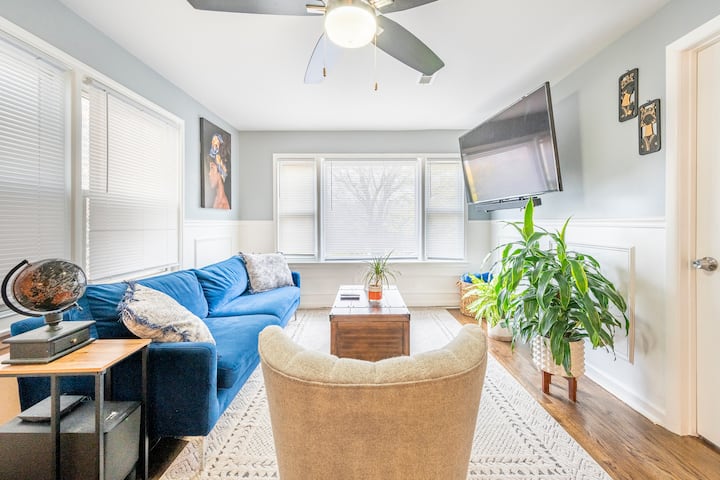 Rarely Available - 3bedroom Condo + Free Parking - Old Irving Park - Chicago