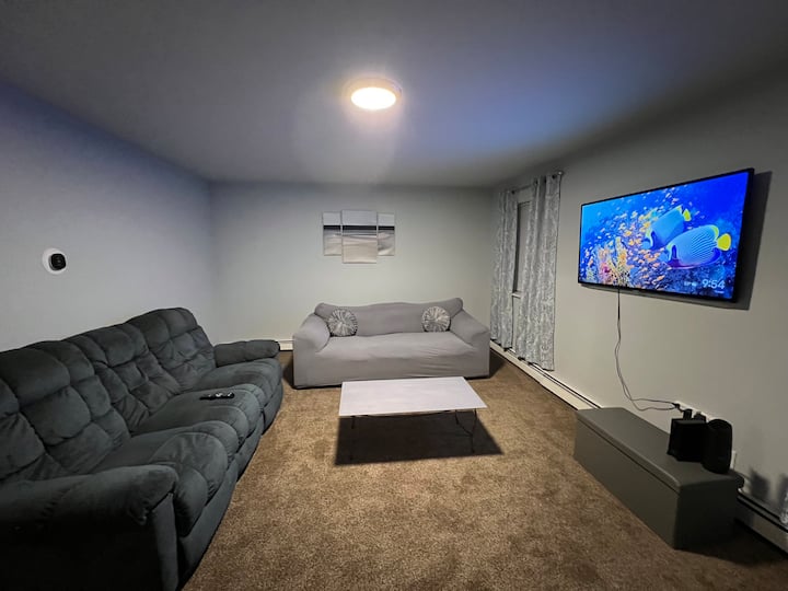 %1-1l Budgetbnb With Wi-fi And Ac! - Troy, NY