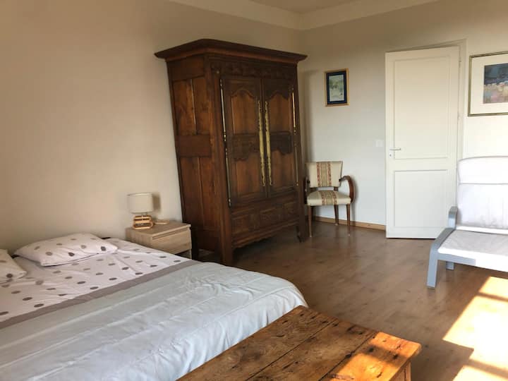 Chambre D’hôte Dans Un Mas, Chez Un Particulier - L'Isle-sur-la-Sorgue