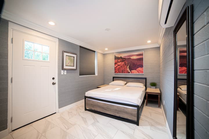 Spacious Private Dwelling Studio - Scottsdale, AZ