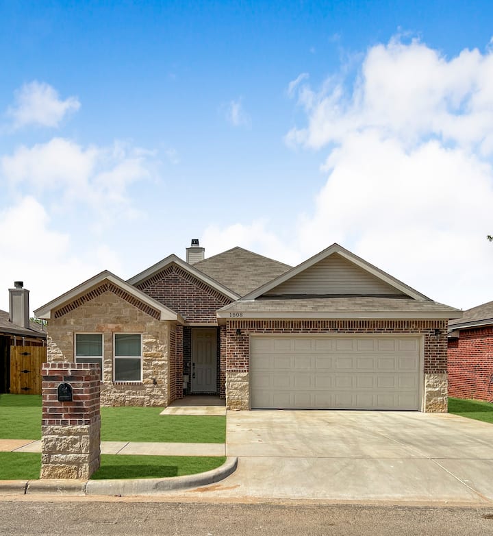 Lubbock Modern, 2:00 Pm Check-in / 12pm Checkout - Lubbock, TX