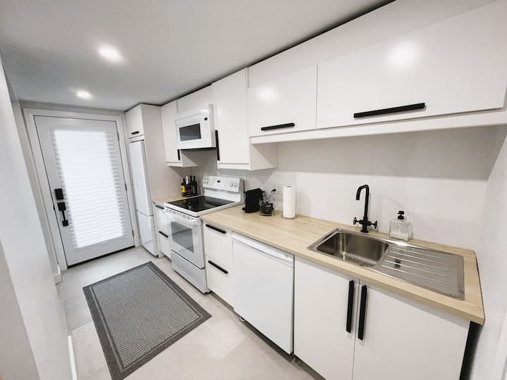 Stylish Private Studio | Richmond Hill | Gta, On - Toronto