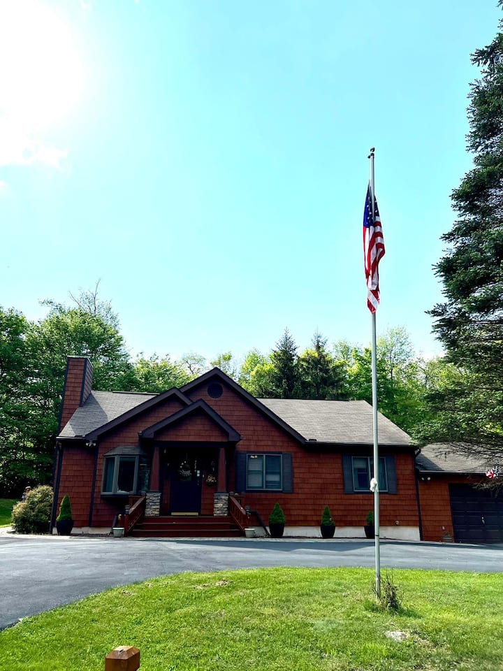Cheerful 3 Bedroom Chalet With Fireplace - Lake Harmony, PA