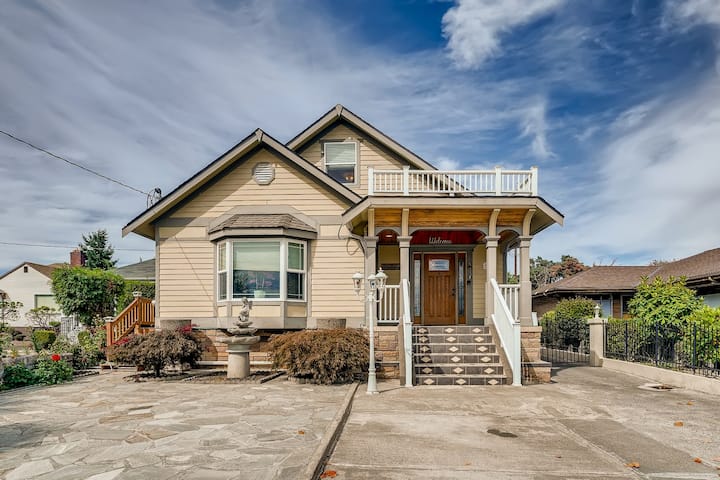 Cozy Home , Spacious Kitchen, Jacuzzi, Wifi, 5 Bed - Seattle, WA