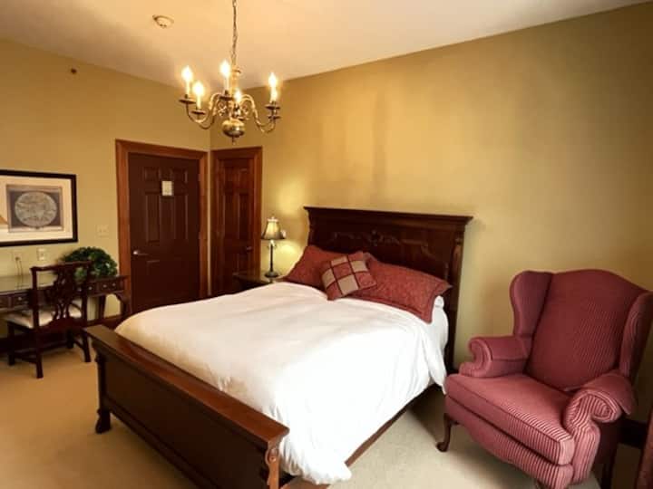 Cozy Suite 303 In The Port Hotel - Port Washington, WI