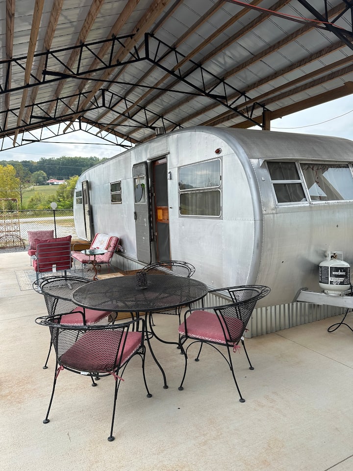 The Spartan Village - 1953 Royal Spartanette #1 - Tellico Plains, TN