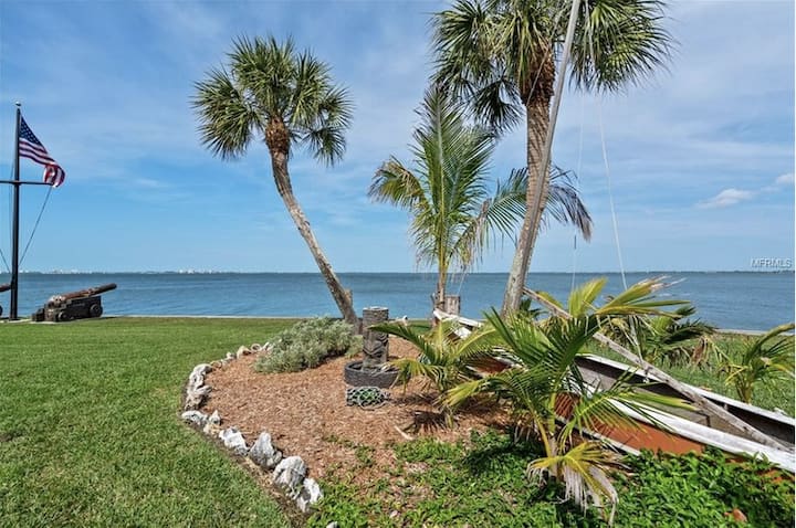 Beautiful Home W/ Stunning Views Of Sarasota Bay - Sarasota, FL