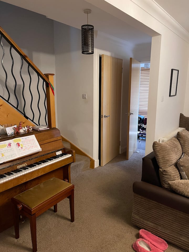 Cozy Bedroom With A Lovely View - Hamilton
