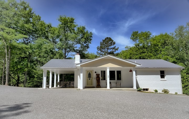 The Bear Necessities Near Dale Hollow Lake - Dale Hollow Reservoir, TN
