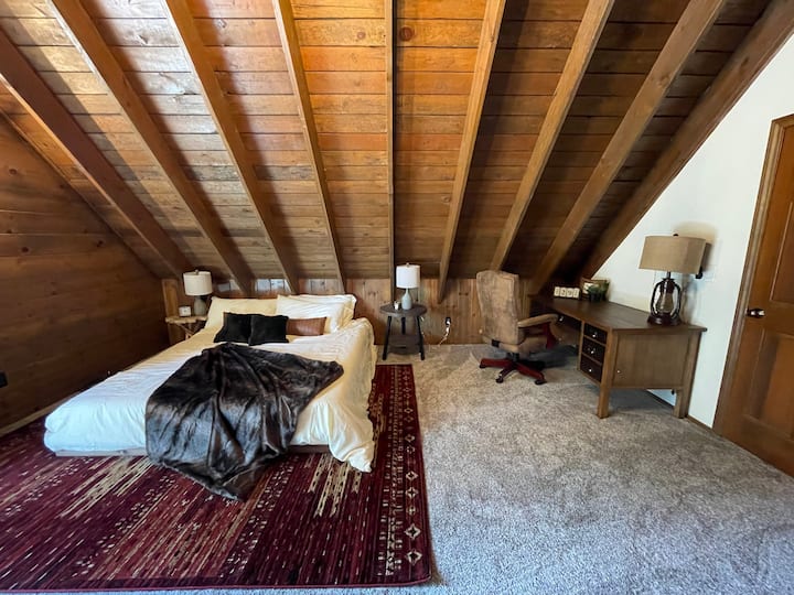 Gregory's Lake Gregory Cabin! - Crestline, CA