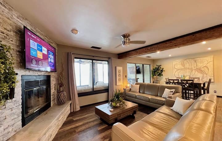 Lakeside Suite W/ King Beds | Sleeps 10 Guests - Lake Ozark, MO