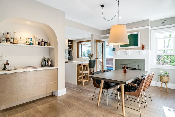 Gorgeous & Spacious Family Home With Big Backyard - Manly