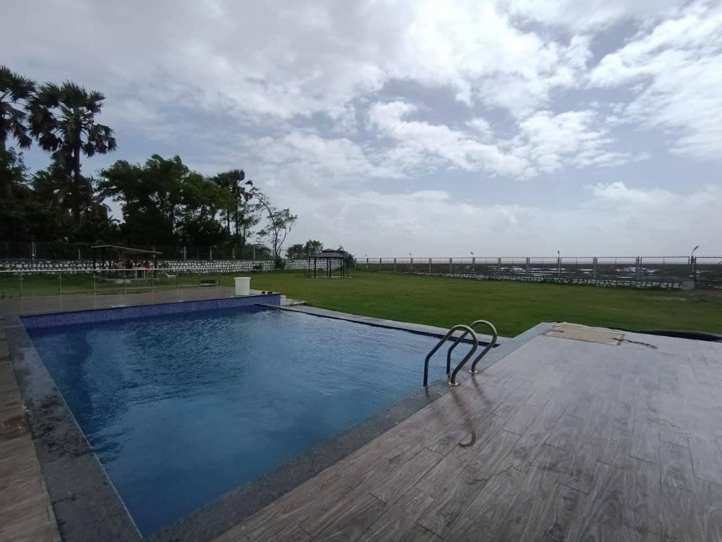 Daman Villa Holiday Rentals - Dadra and Nagar Haveli and Daman and Diu ...