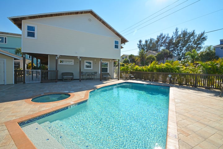 Sunset Beach Cozy Cottage - St. Pete Beach, FL