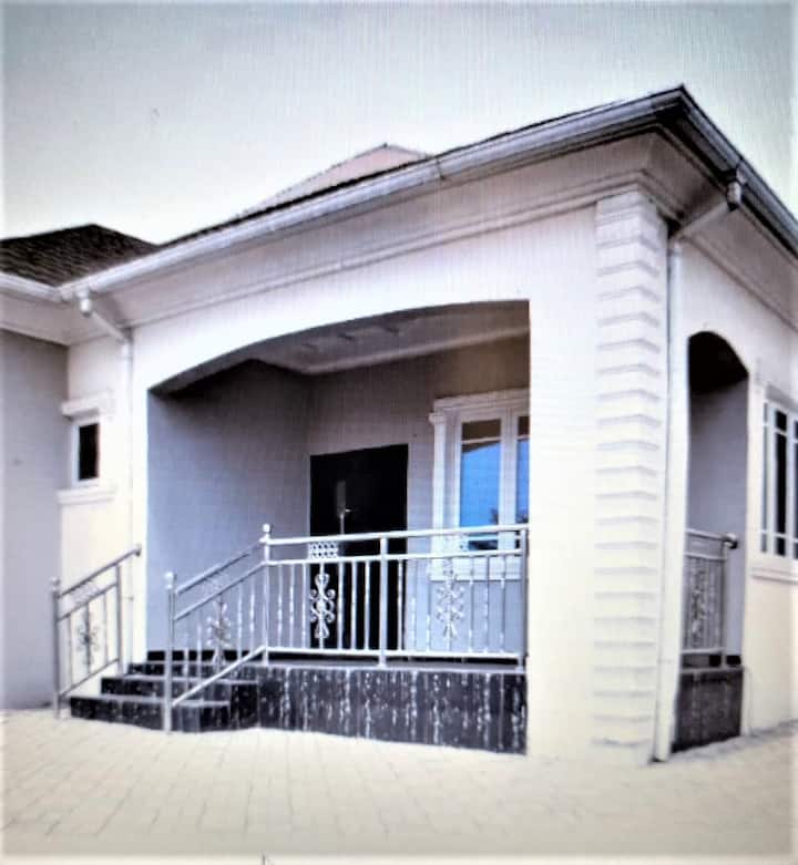 Lovely 4 Flat Service Apartment With Free Car Park - Ibadan