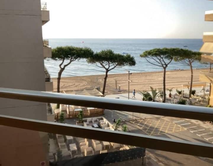 Grand Appartement Front De Mer Avec Vue Et Piscine - Platja d'Aro