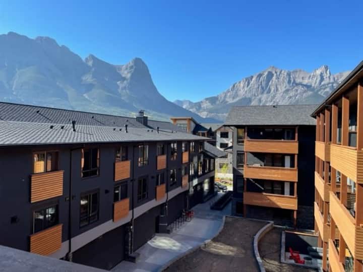Tamarack Landing In Spring Creek Mountain Village! - Canmore