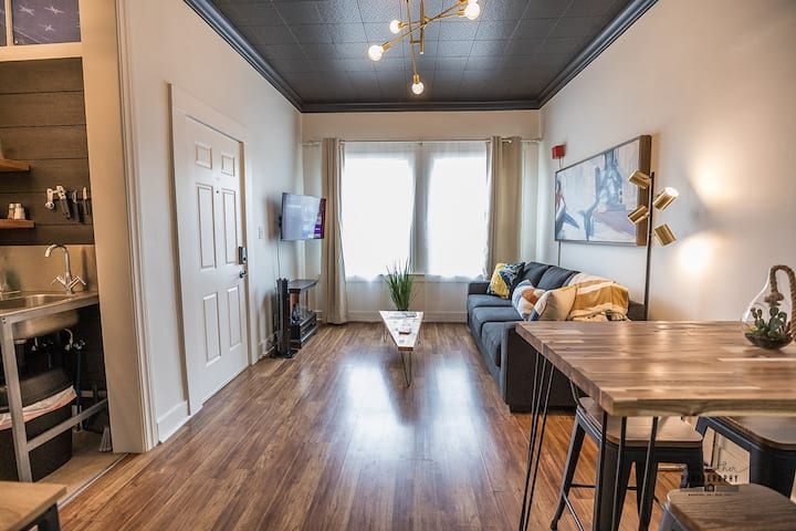 Chic Downtown | Close To Hospitals & Food Trucks - Redding, CA