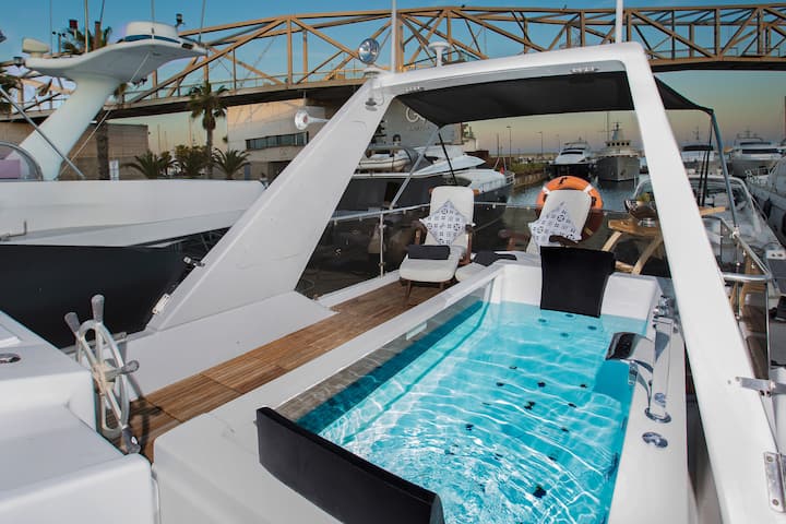 Yacht With Jacuzzi -Traum-sommer  2025 - Sant Adrià de Besòs