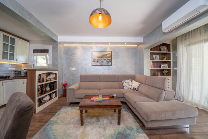 Tina's Lovely 3-bedroom Condo With Free Parking - Kotor