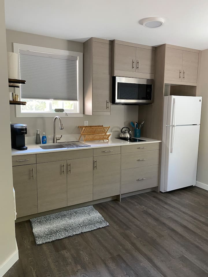 Sassy Studio In Private & Convenient Location - Bellevue, WA