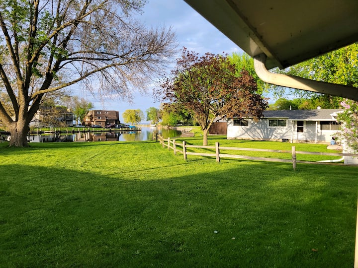 Duck Inn On Mallard - Oshkosh, WI