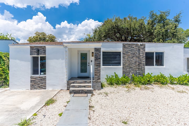 °Zcharming 10ppl 4br Primavera House D. District - Miami, FL