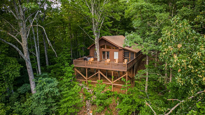 Cozy Mountain Top Cabin - Hot Tub & Amazing Views - Cherokee, NC