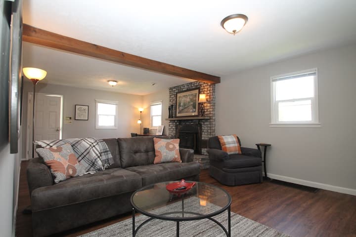 Cozy 2 Bedroom Home 10 Min To Bsu - Muncie, IN