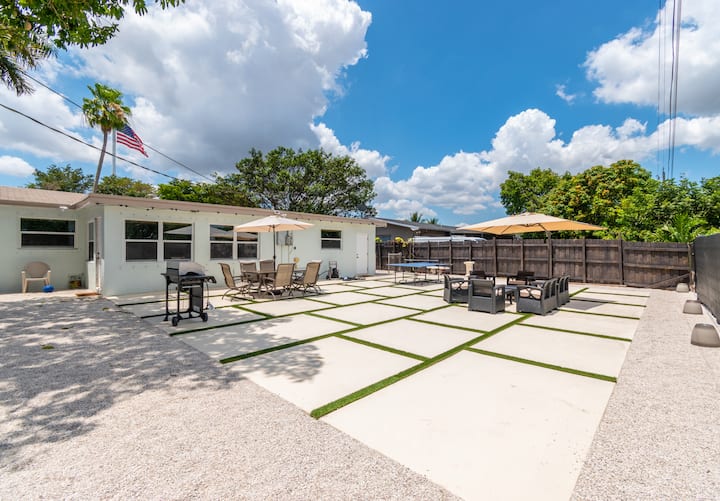 Cozy, Calm And Sunny Modern 4br With Huge Backyard - Pembroke Pines, FL