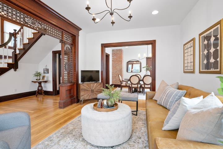 Charming & Cozy ~ Steps To Broadway ~Pets Friendly - Saratoga Springs, NY