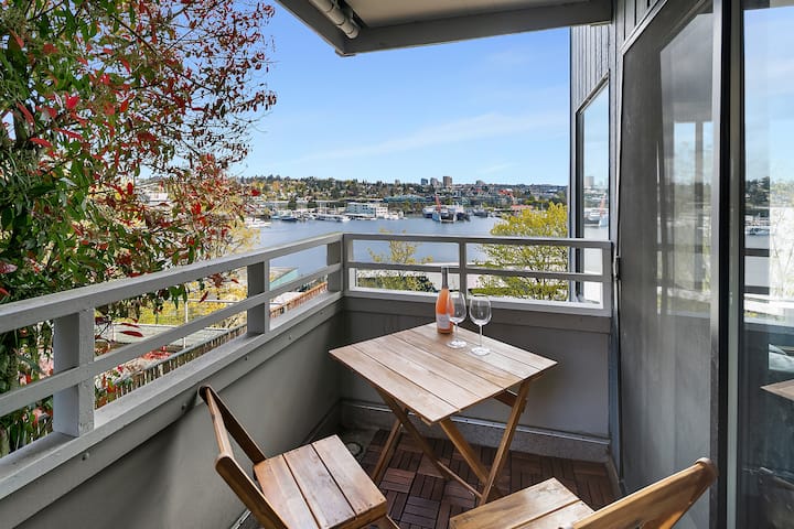 Close To The World Cup! Lake Oasis 2bed/2bath - Seattle, WA