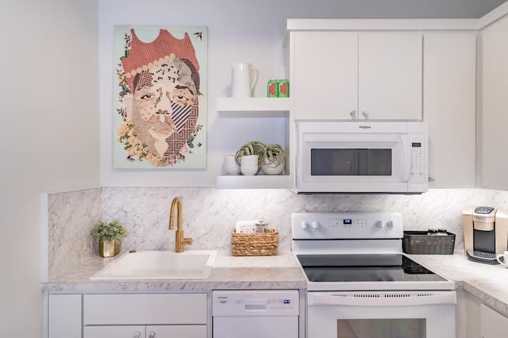 Chic + Luxe Aparthotel In The Pulse Of The City - Eugene, OR