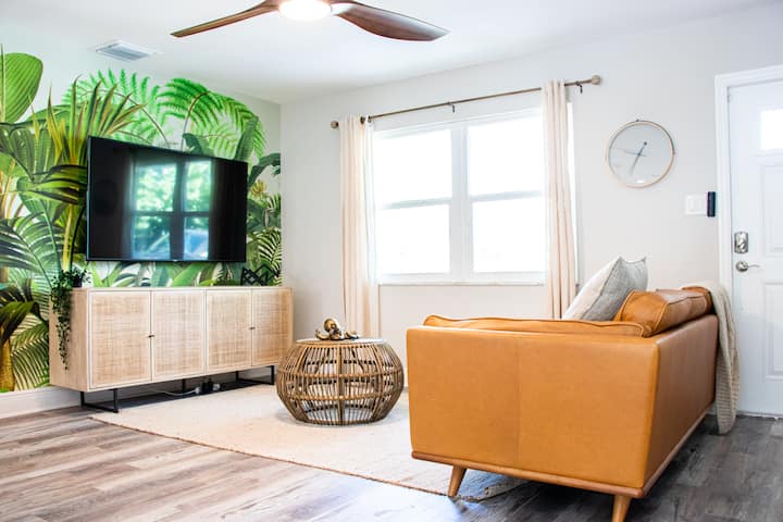 Family Friendly Tropical Escape @The Coconut House - Fort Pierce, FL