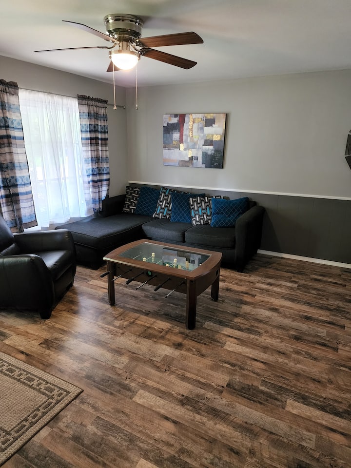 Cheerful 3-bedroom Home In A Great Neighborhood! - Champaign