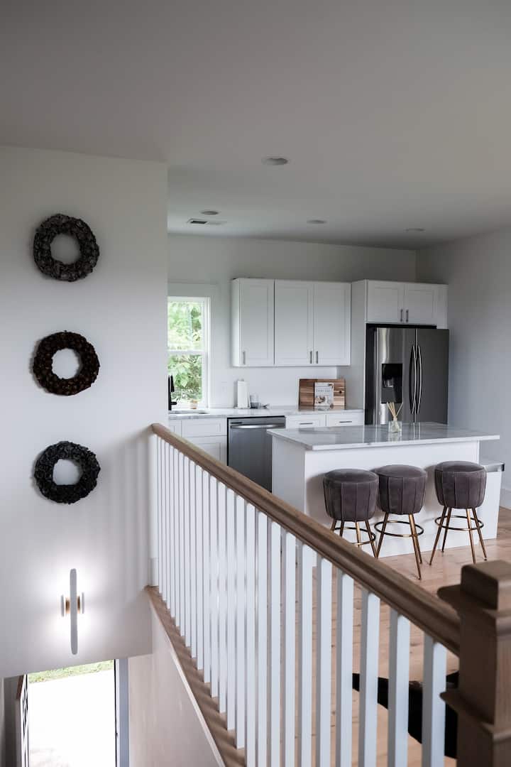 Modern, Spa-like Aesthetic In Quiet Downtown Loft - Chattanooga, TN