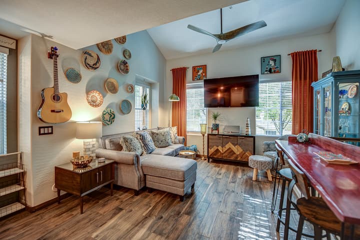 Elegant Downtown Loft Living - Gilbert, AZ